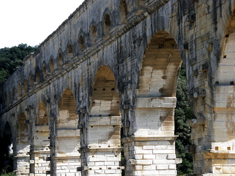 The Phenomenal Roman Bridges: Connecting Past with Present
