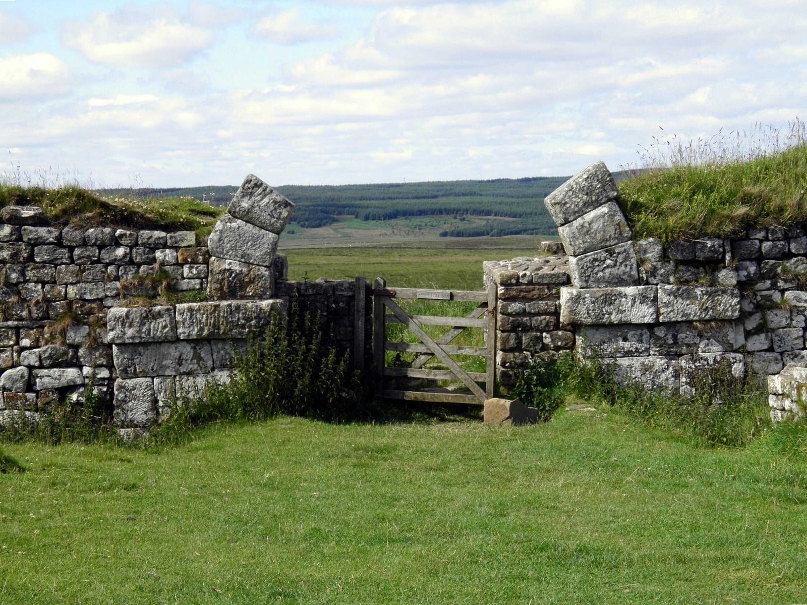 Hadrian’s Wall: The Roman Empire’s Enigmatic Frontier